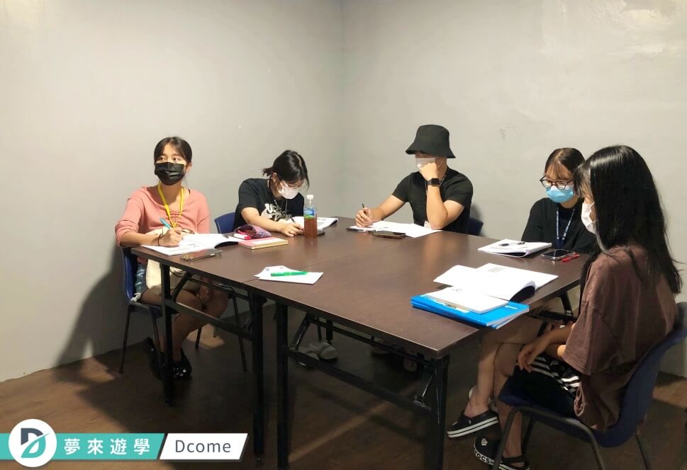 HELP Clark 【克拉克 Help語言學校】夢來遊學Dcome